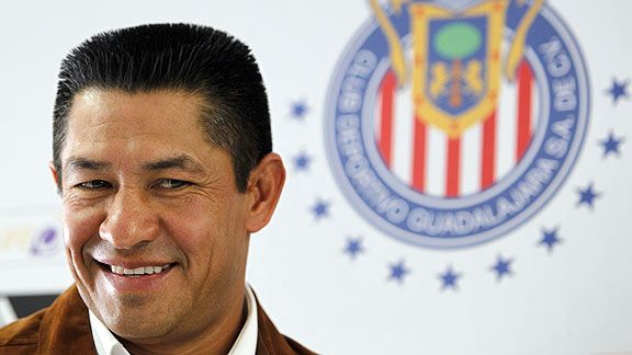 Ambriz está feliz por dirigir a Chivas