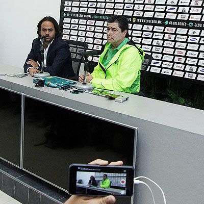 Los Tena ya están en León y fueron presentados al equipo