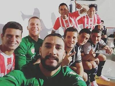 Jugadores del Necaxa se adelantan con presentación del uniforme