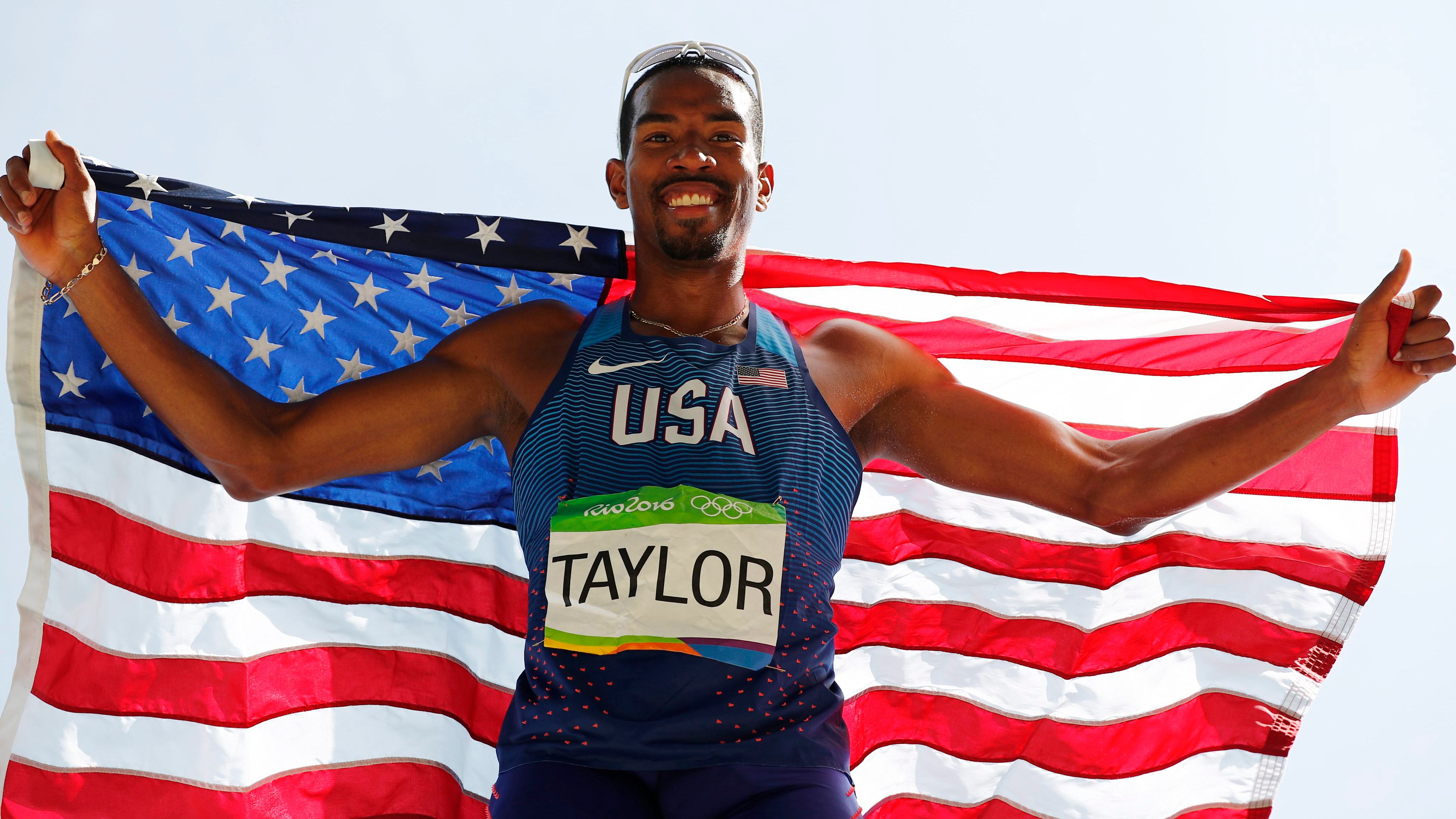 El estadounidense Taylor refrenda corona en triple salto