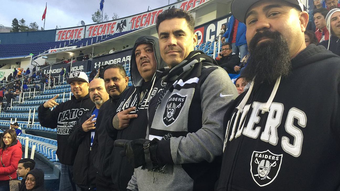Fans de Raiders aprovecharon su viaje a México para ver a Cruz Azul - ESPN