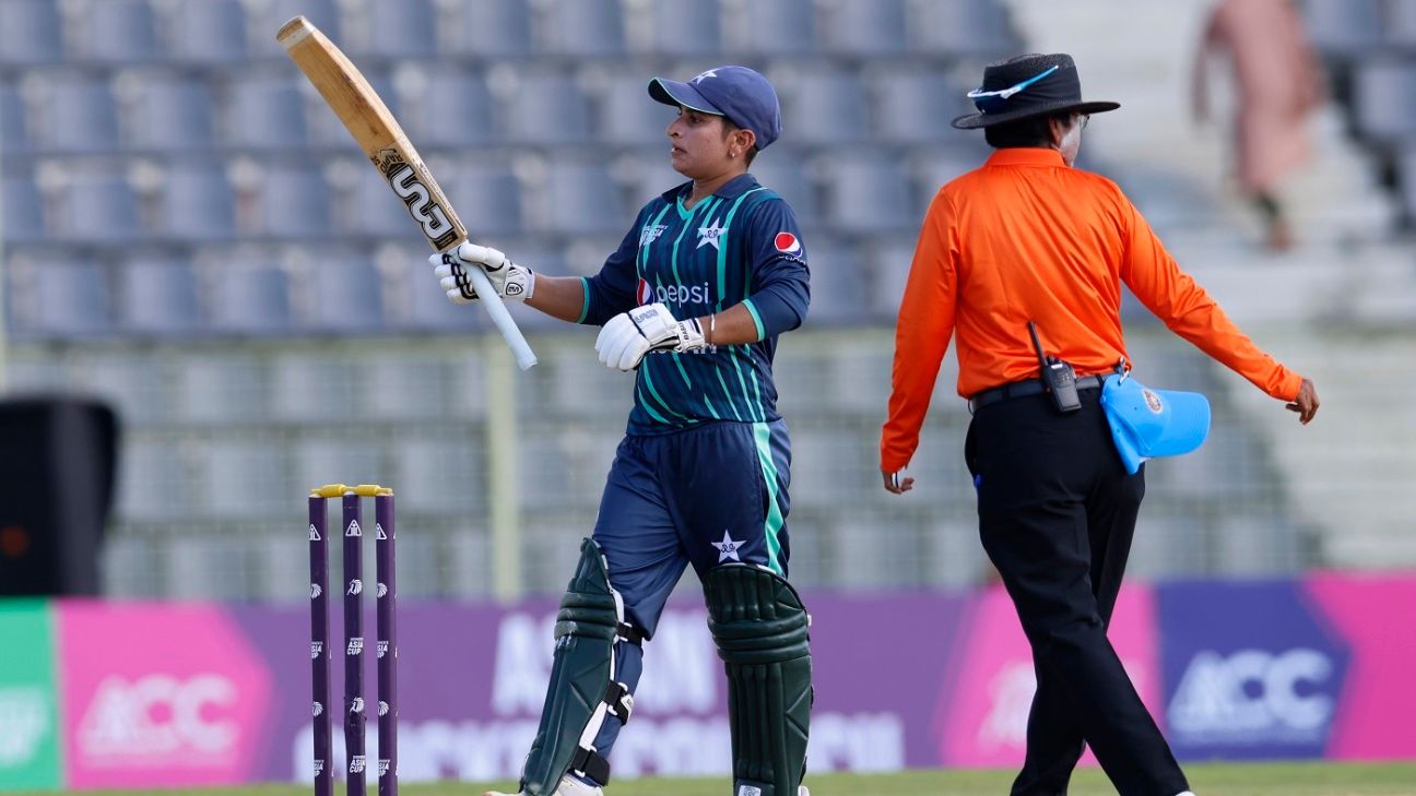 Pathbreaker Nida Dar once again proves she is Pakistan's life jacket - ESPN