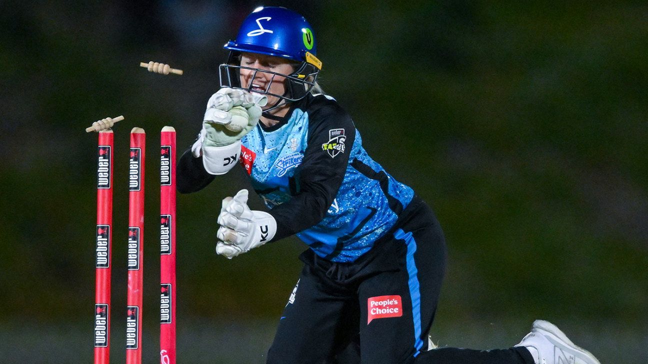 The colourful stumps that signal fours and sixes - ESPN