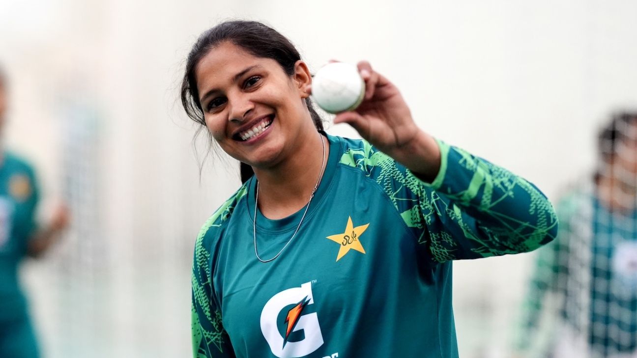 ICC rankings: Pakistan's Sadia Iqbal becomes No.1 T20I bowler - ESPN