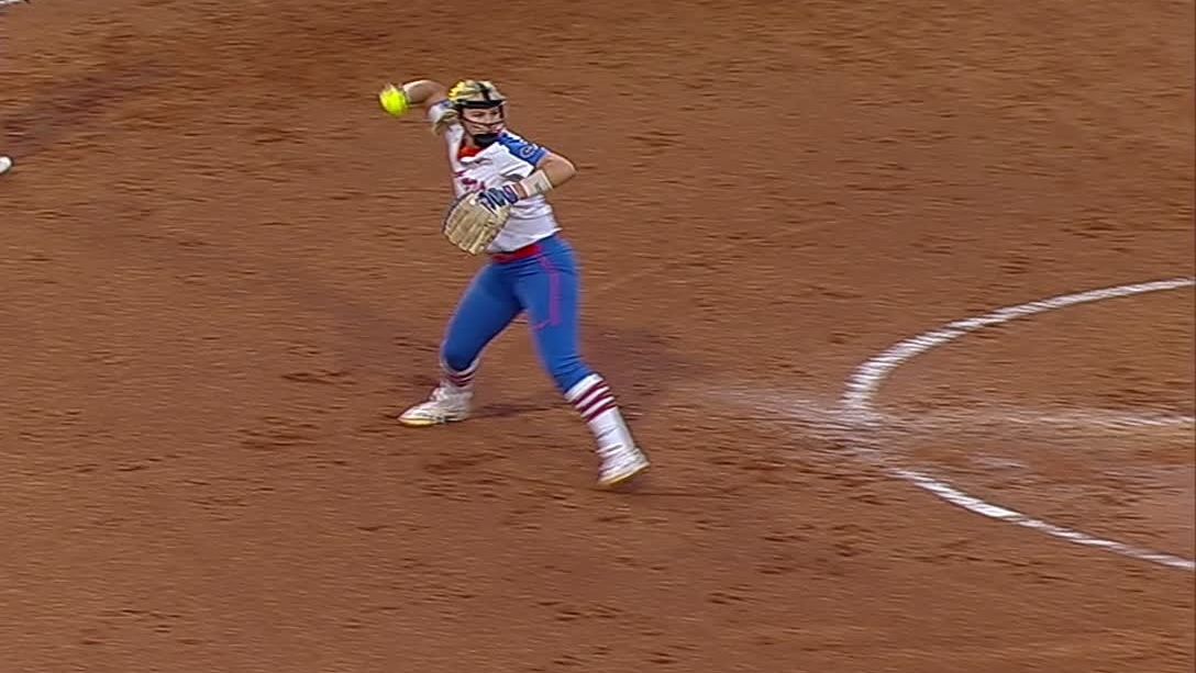 2017 NCAA softball tournament -- Alabama Crimson Tide score three runs ...