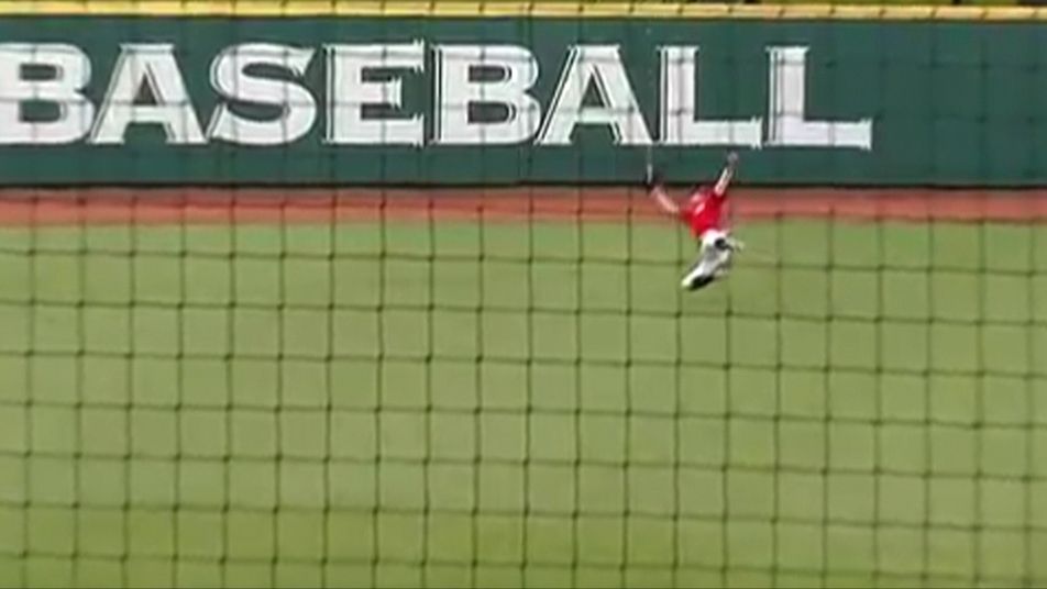 Siani makes incredible diving catch - ESPN Video