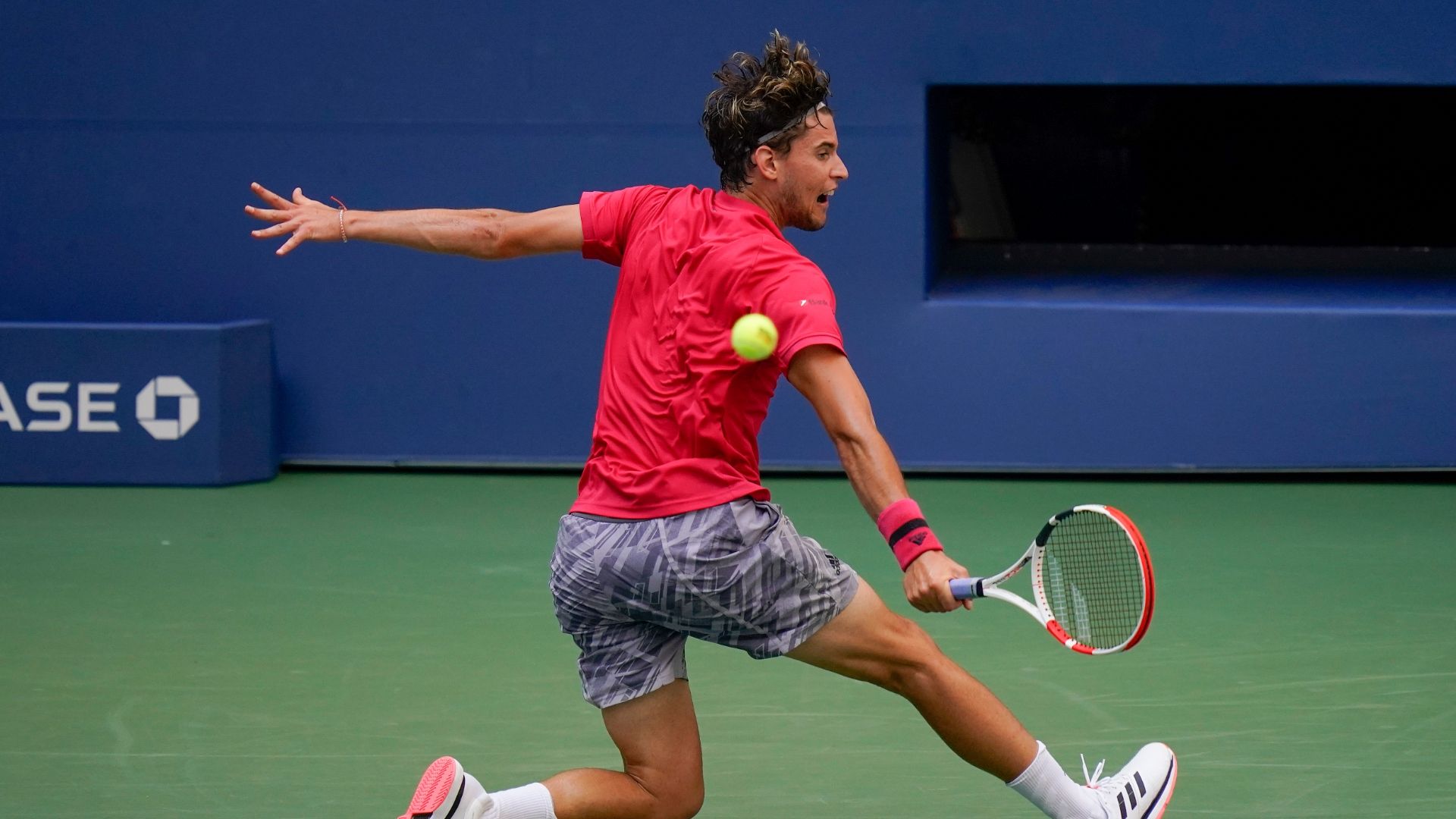 Thiem takes decisive lead after second set - ESPN Video