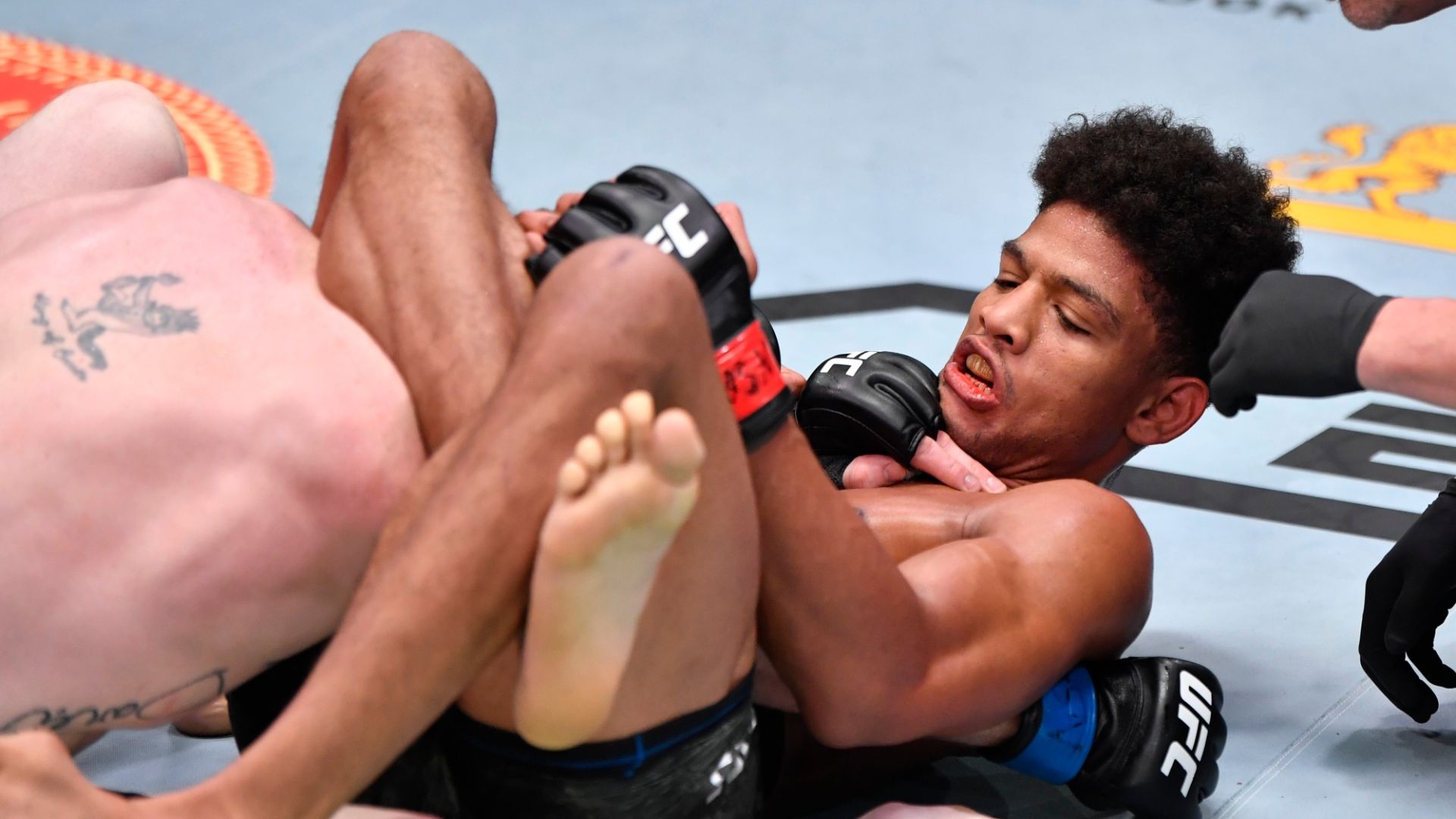 Alex Caceres dominates Round 3 on way to win - ESPN Video