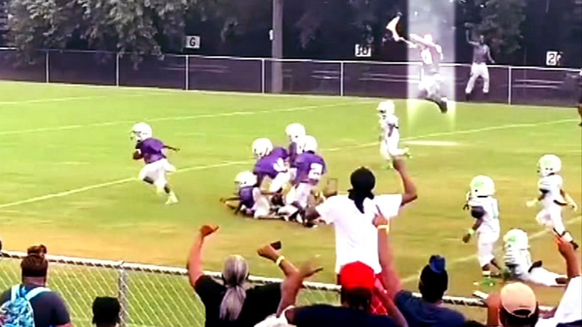 Pee Wee player rumbles for epic touchdown run - ESPN Video