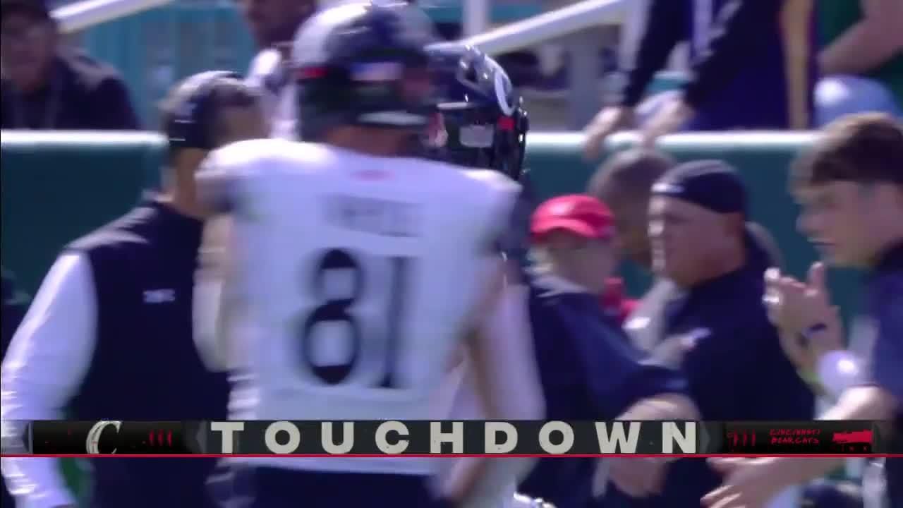 Desmond Ridder airs it out for 26-yard TD Pass - ESPN Video