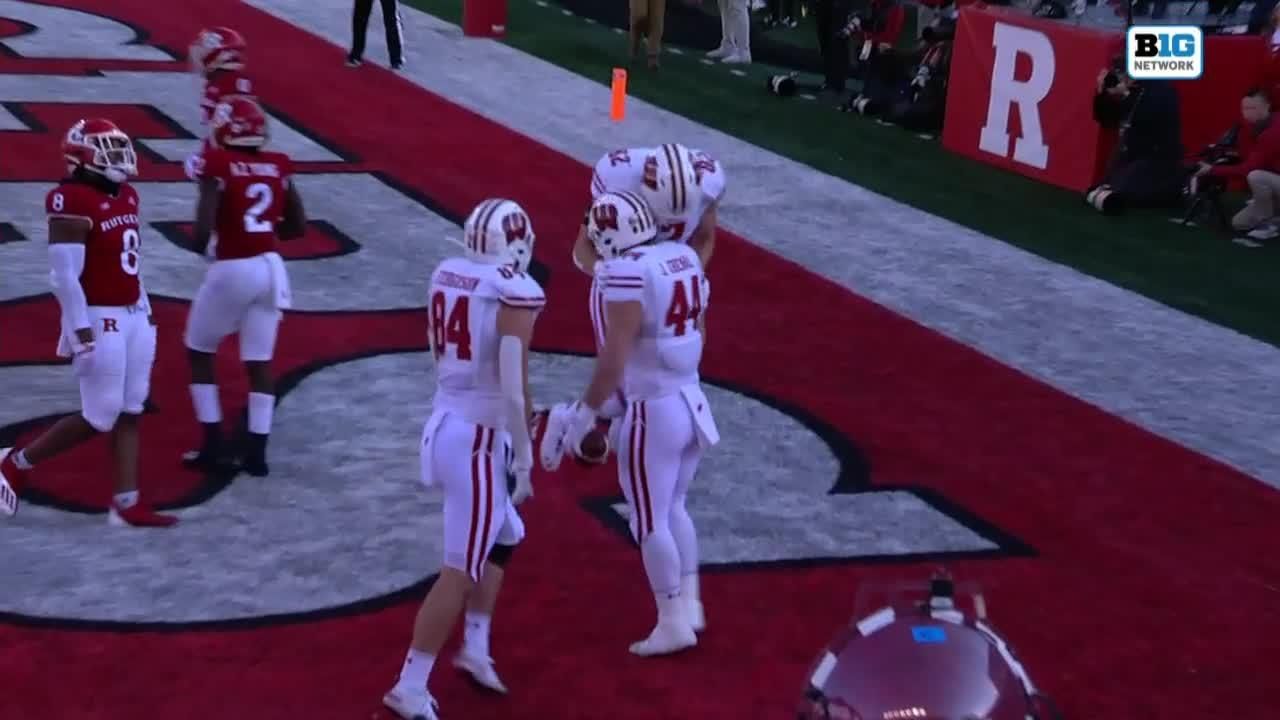 Wisconsin capitalizes on fumbled kickoff with John Chenal TD - ESPN Video