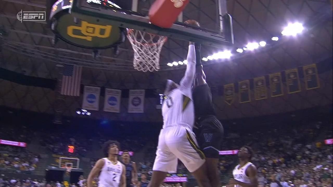 Flo Thamba meets Brandon Slater at the top on this block - ESPN Video