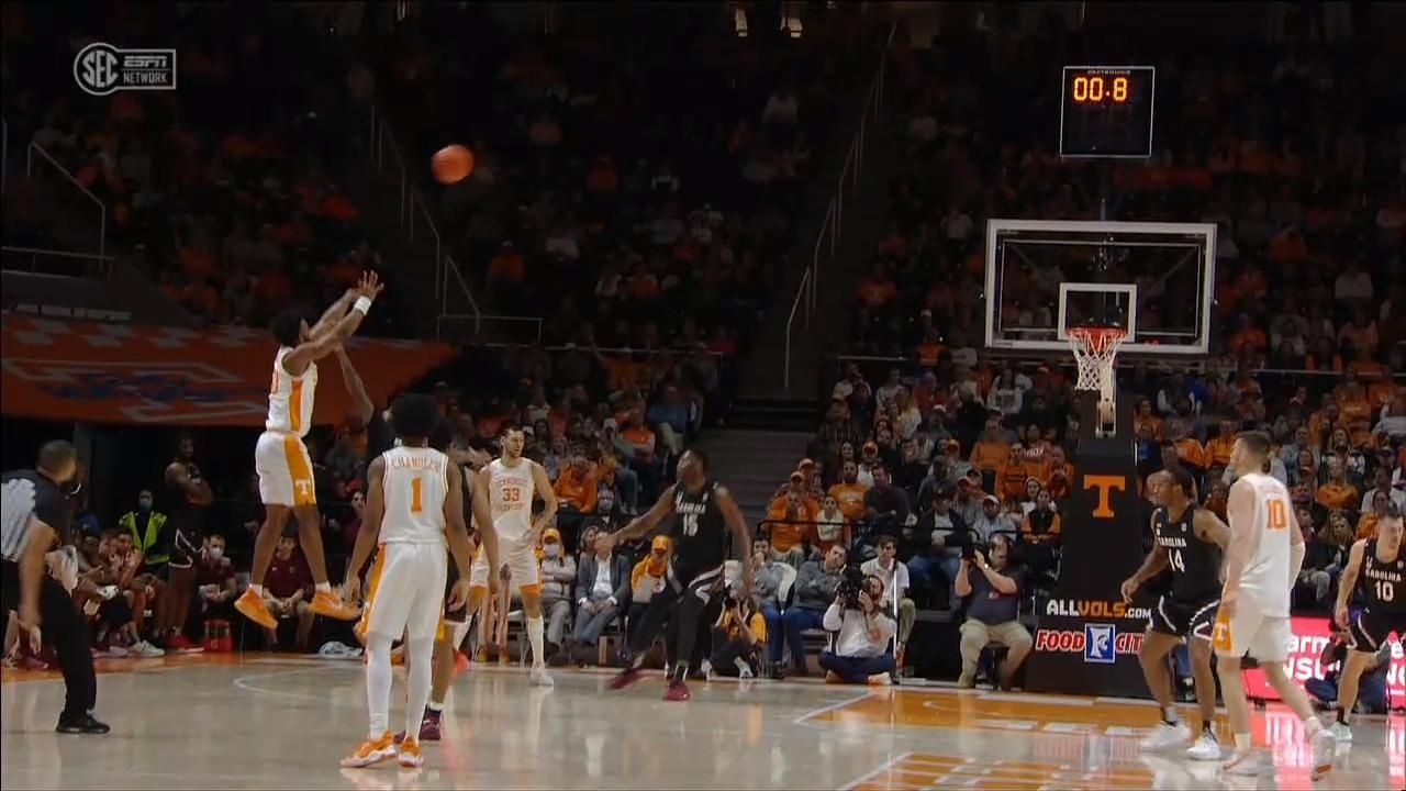 Josiah-Jordan James drains a 3 to beat halftime buzzer for Vols - ESPN ...