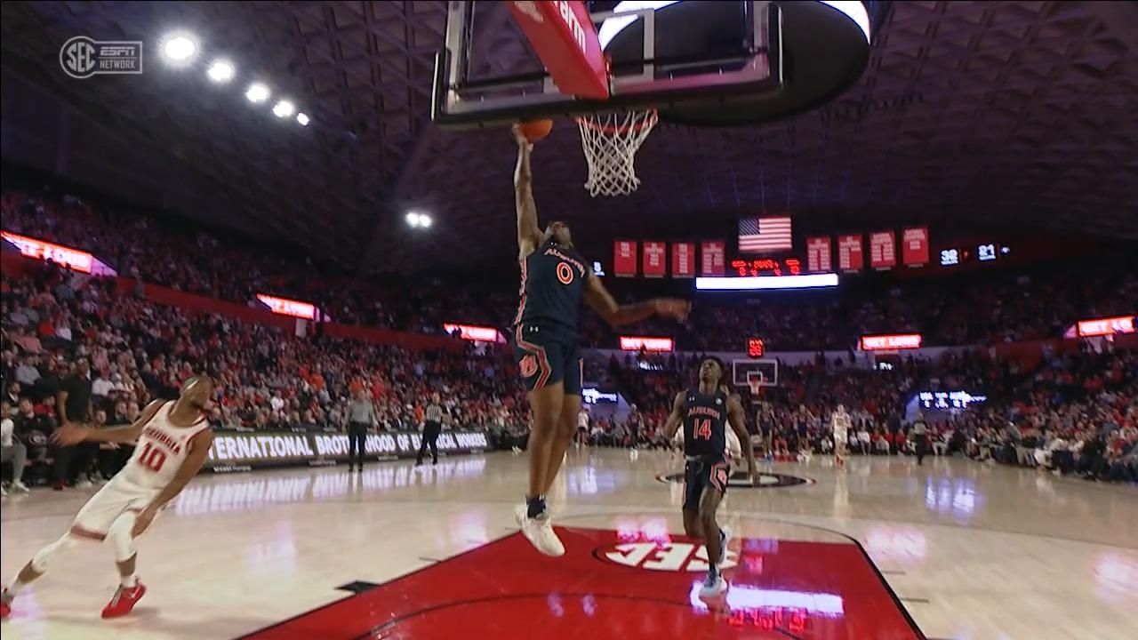 Auburn's K.D. Johnson stares down Georgia's student section after ...