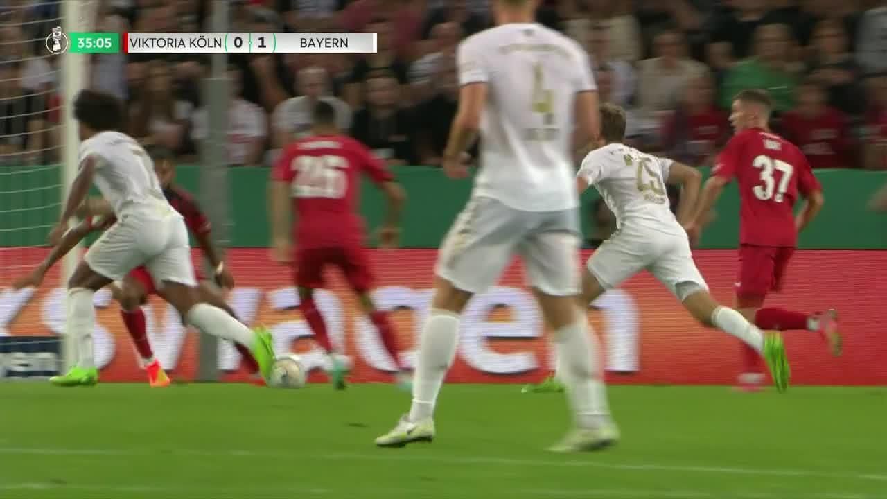 Ryan Gravenberch goal 35th minute Viktoria Köln 0-1 Bayern Munich ...