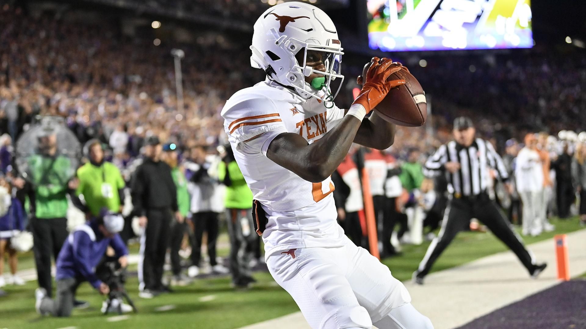 Ewers finds Worthy again for Longhorns TD just before halftime - ESPN Video