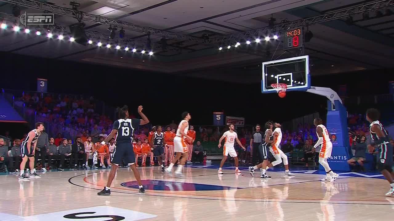 Chuck Harris shows off vision with nice dish vs. Tennessee Volunteers ...