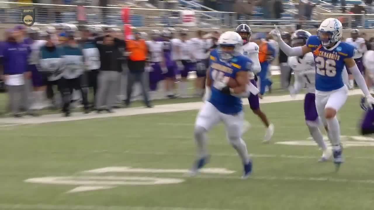 Touchdown! Jason Freeman scores vs. Holy Cross Crusaders - ESPN Video