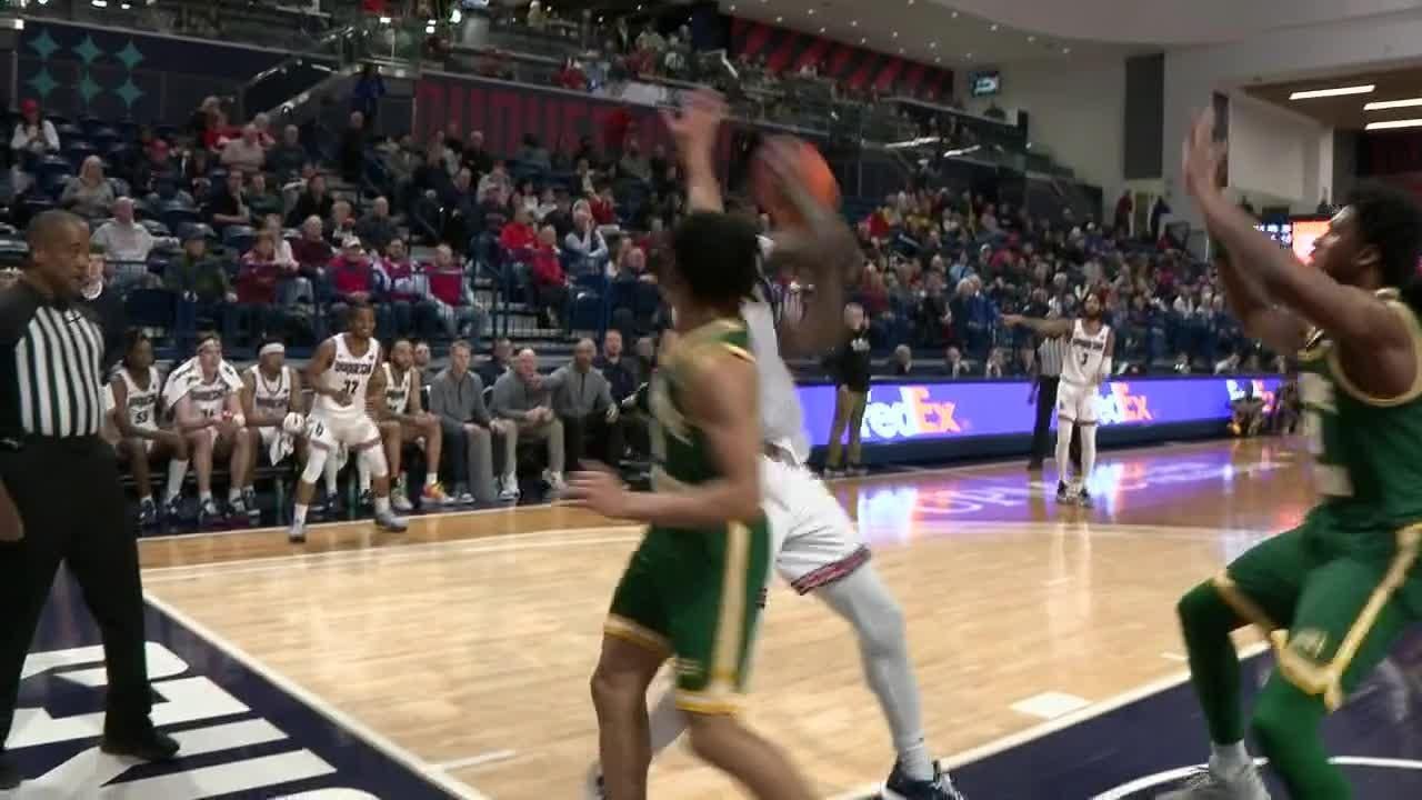 David Dixon makes beautiful pass for a basket - ESPN Video