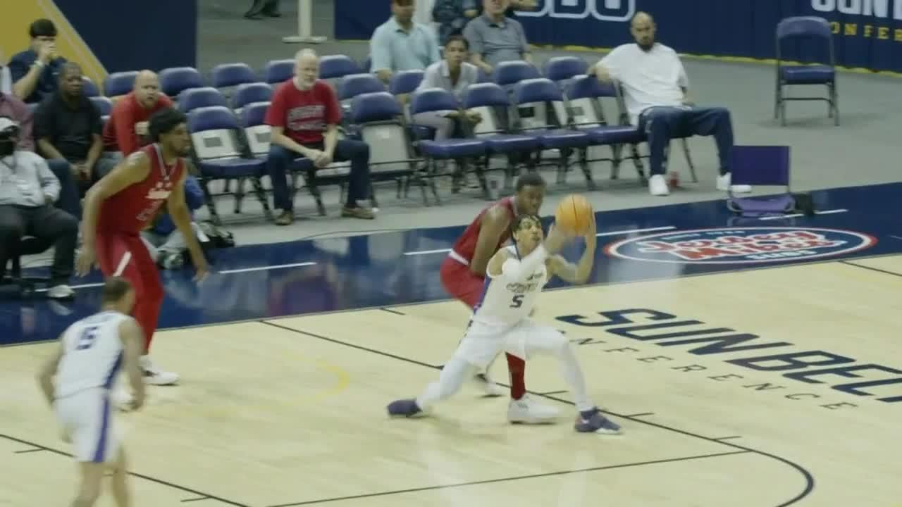 Terrence Edwards makes the nice jump shot against the South Alabama ...