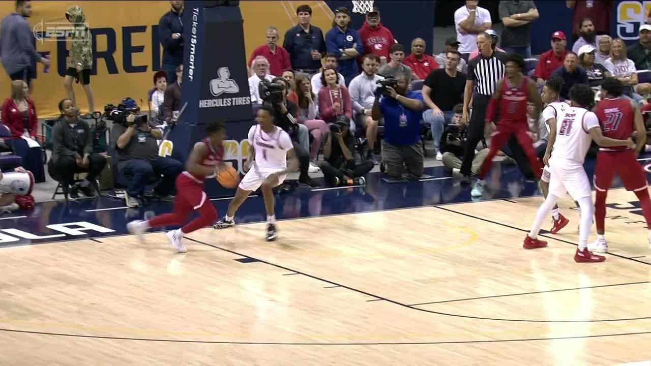 Isaiah Moore makes the nice bucket against the Lafayette Ragin' Cajuns ...