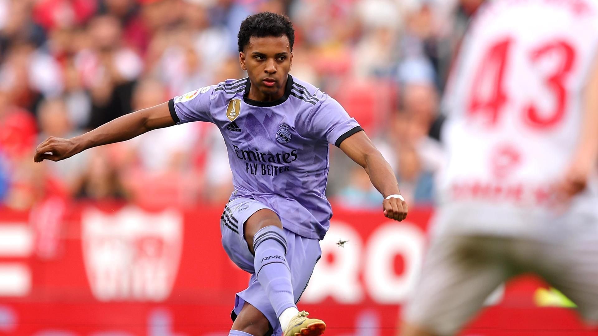 Rodrygo equalizes off a fantastic free kick - ESPN Video