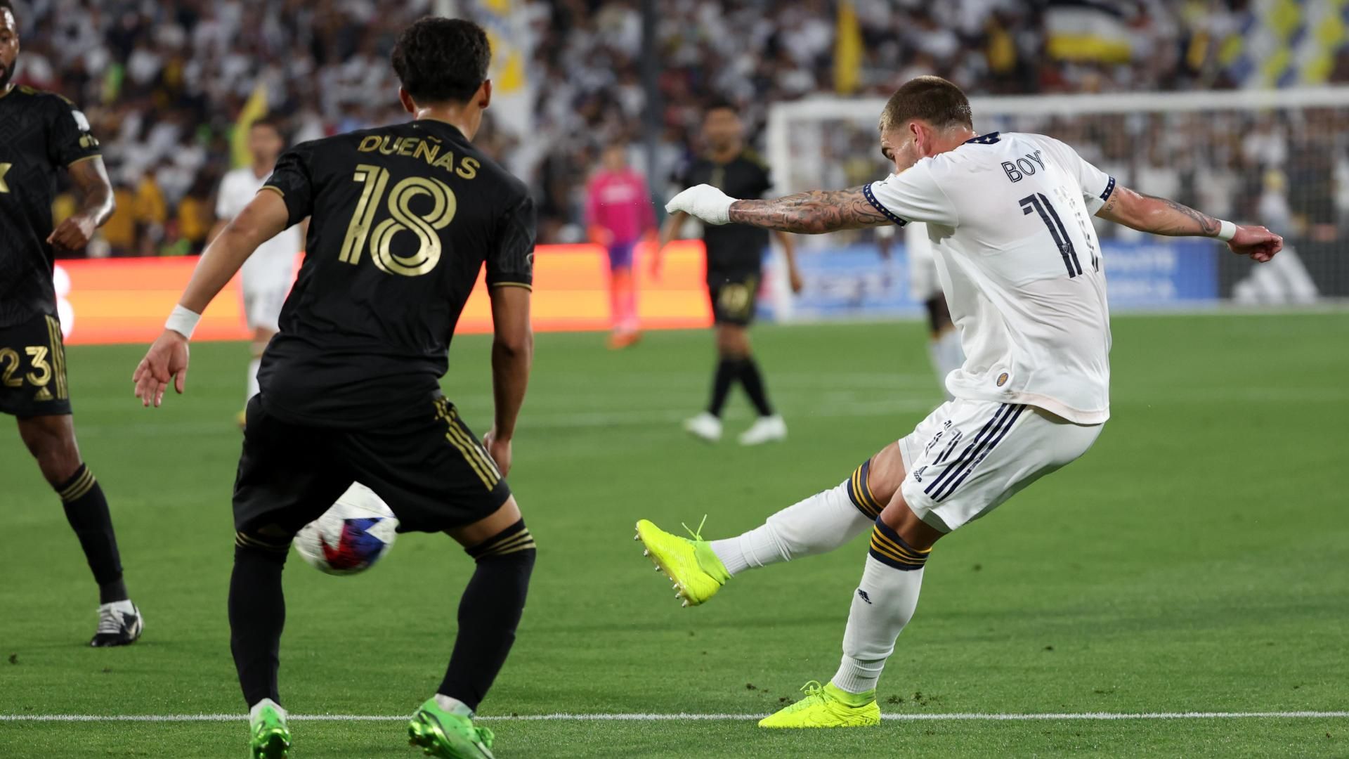 Tyler Boyd curls in an absolute beauty for the LA Galaxy - ESPN Video