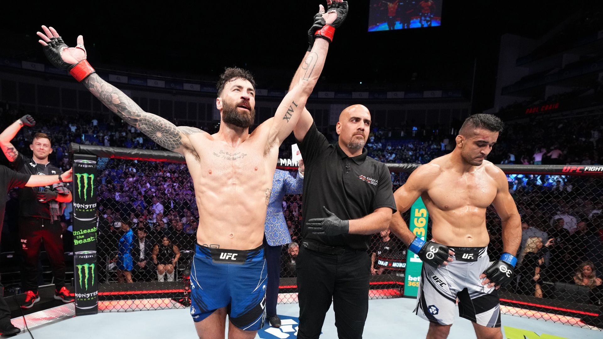 Paul Craig overpowers Andre Muniz for a win by TKO - ESPN Video