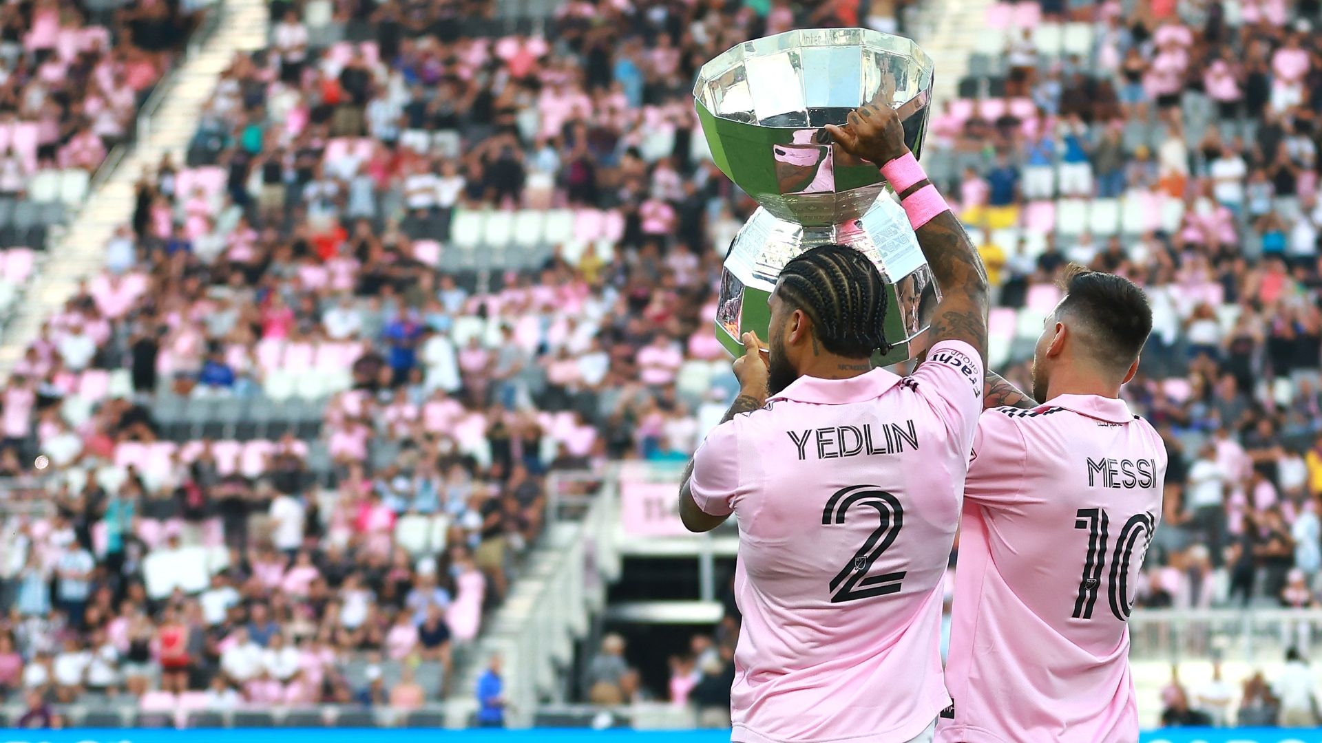 Messi, Inter Miami show off Leagues Cup trophy to its fans - ESPN Video