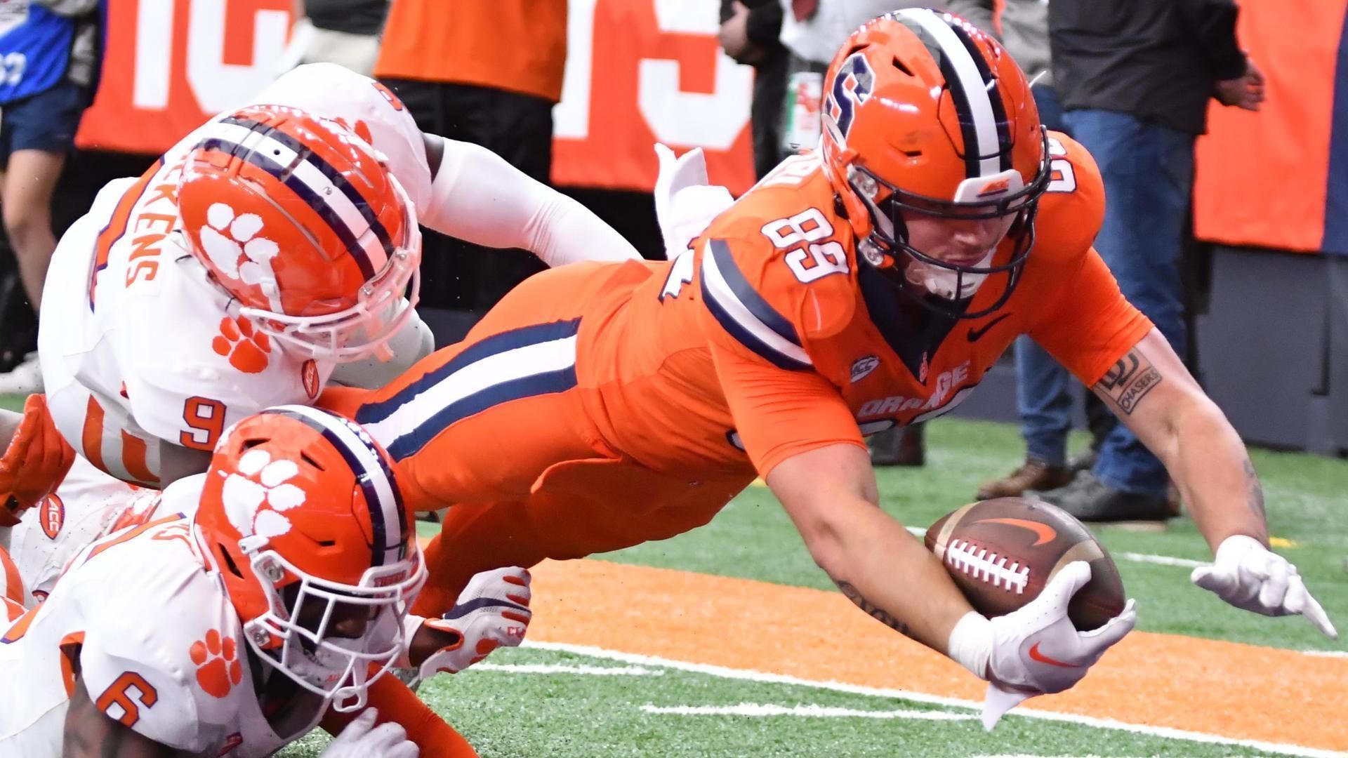 Dan Villari weaves his way into the end zone for a Syracuse TD - ESPN Video