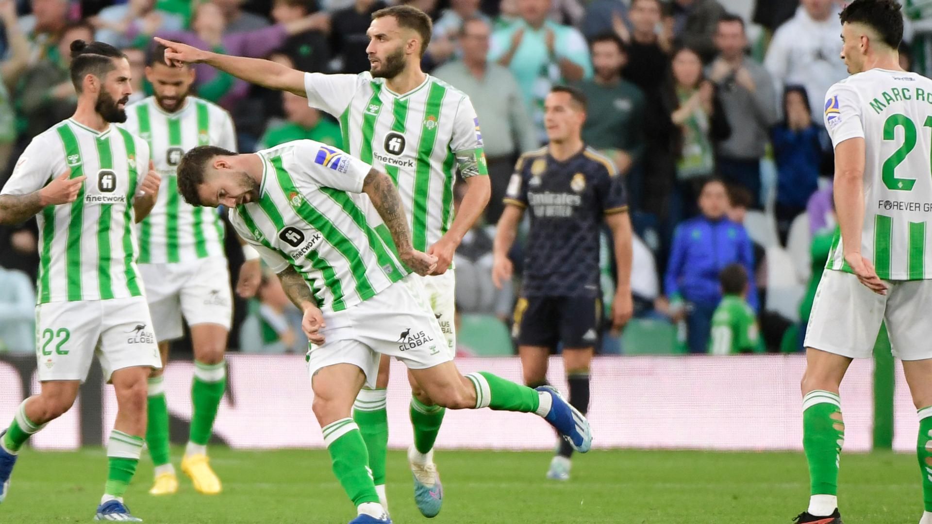 Aitor Ruibal's incredible strike from distance equalizes for Real Betis ...