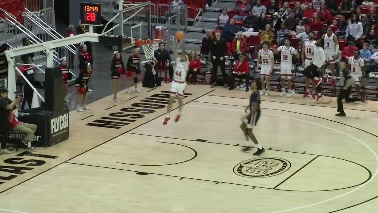 Braxton Stacker throws down powerful dunk vs. Southern Indiana ...