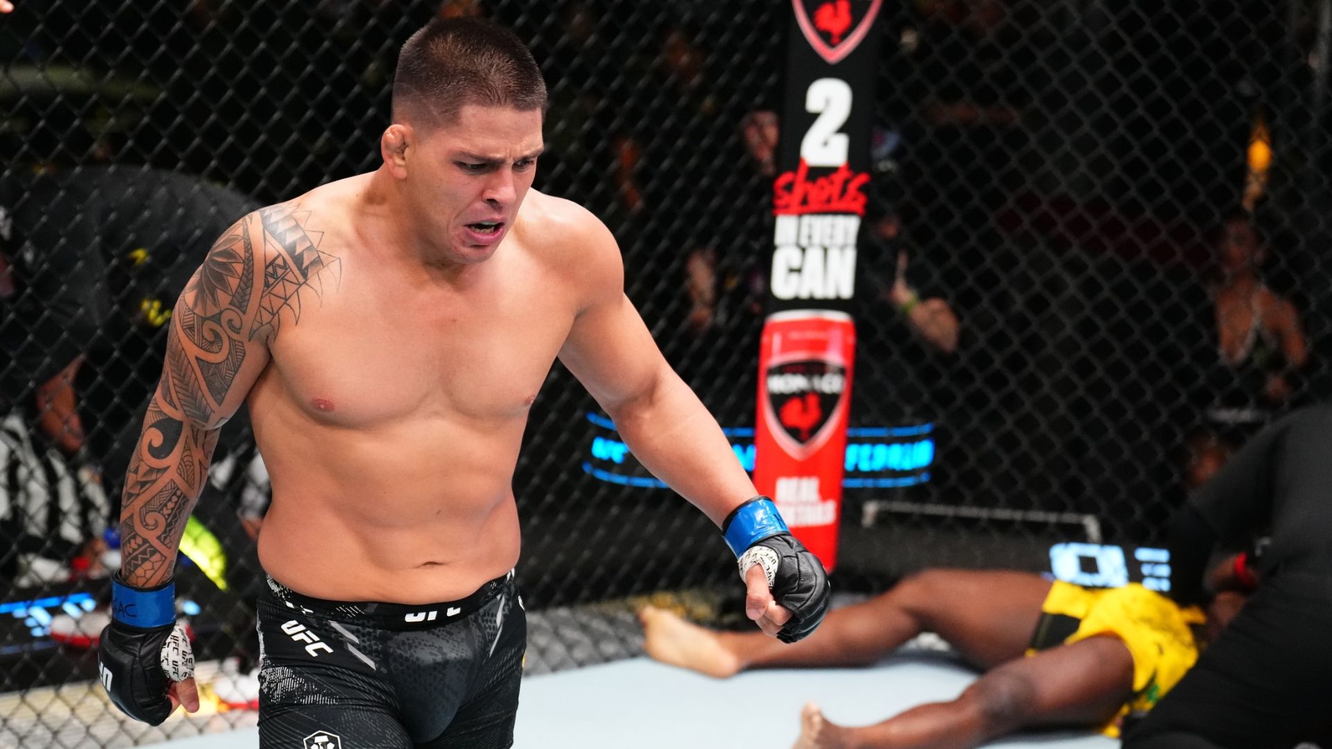 Brunno Ferreira flattens Phil Hawes for huge finish - ESPN Video