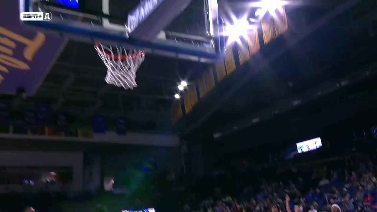 Tyshawn Archie's behind-the-back assist sets up a Jesaiah McWright trey ...