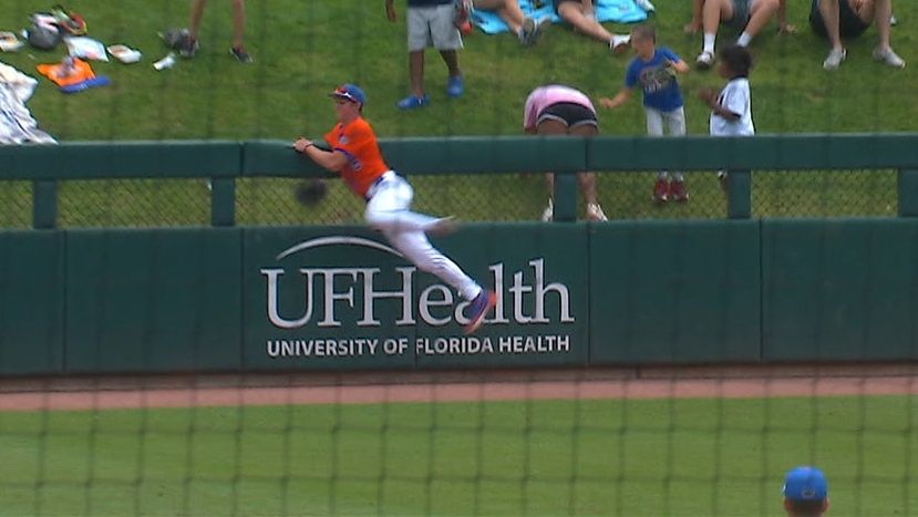 Florida right fielder makes 2 terrific catches in 1 inning - ESPN Video