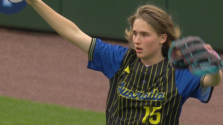 Australia's Emma Gainsford makes sliding grab in center - ESPN Video