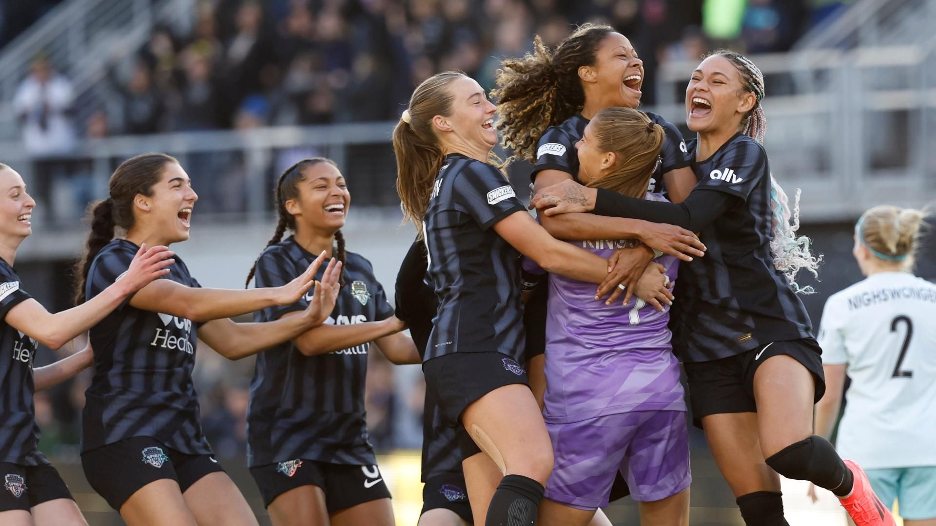 Aubrey Kingsbury makes three PK saves to send Spirit to NWSL final ...
