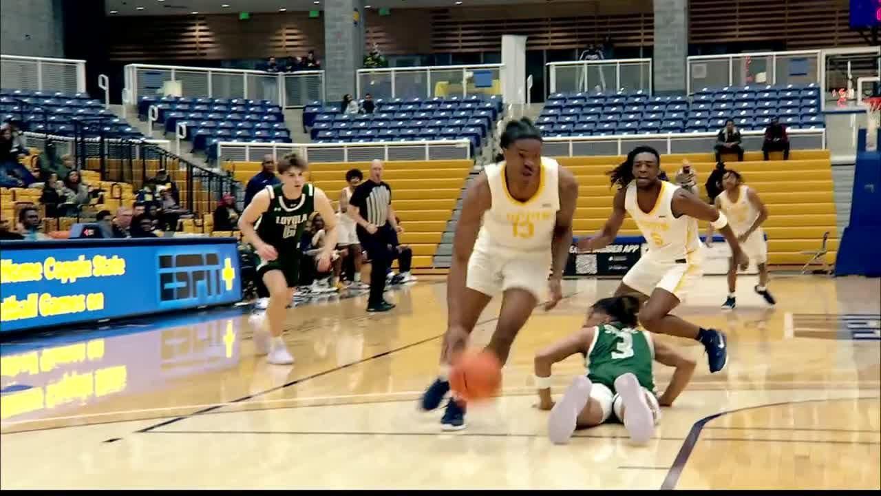 Jonathan Dunn rocks the rim with powerful flush - ESPN Video