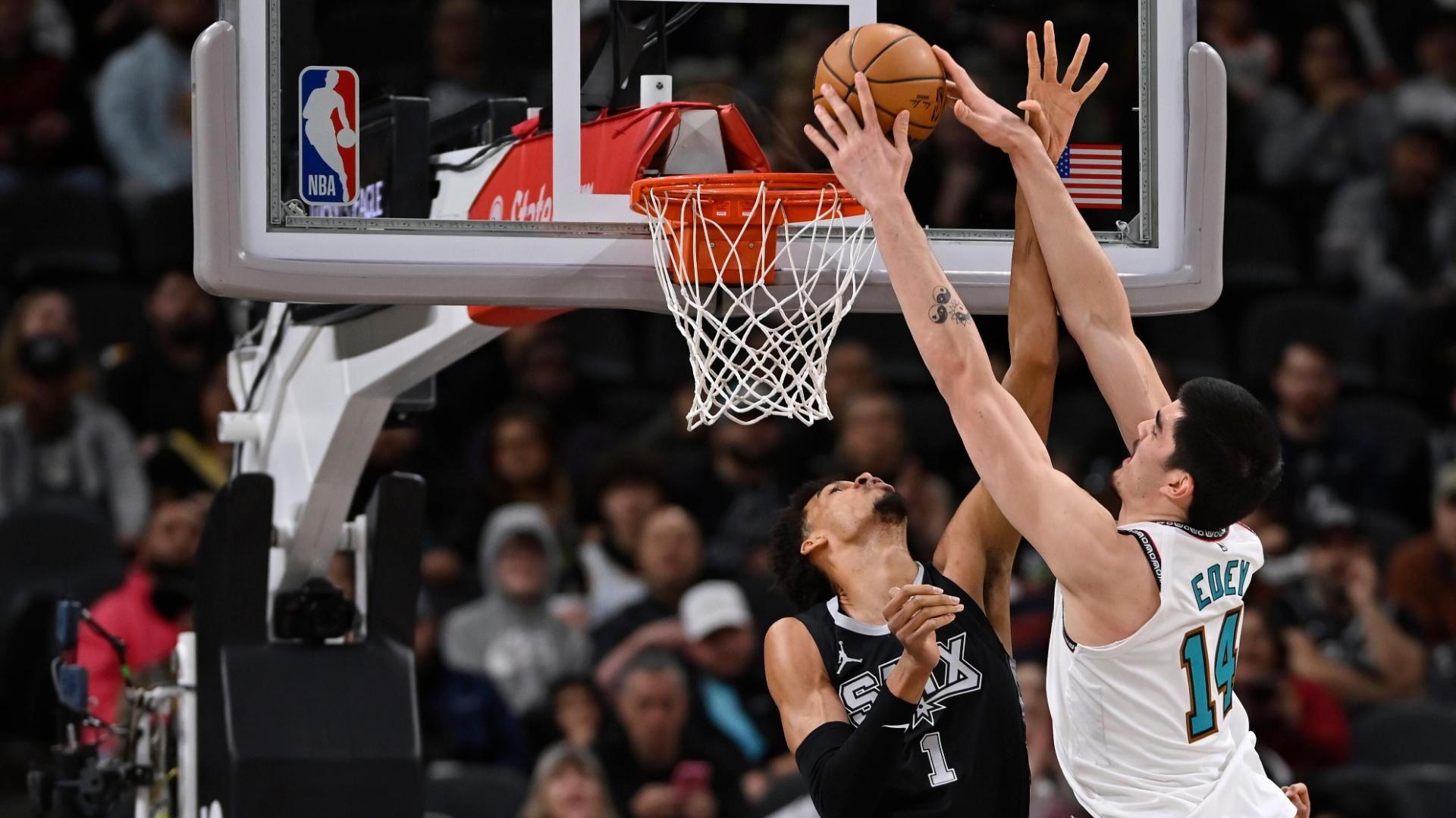 Zach Edey throws down it down over Wemby - ESPN Video