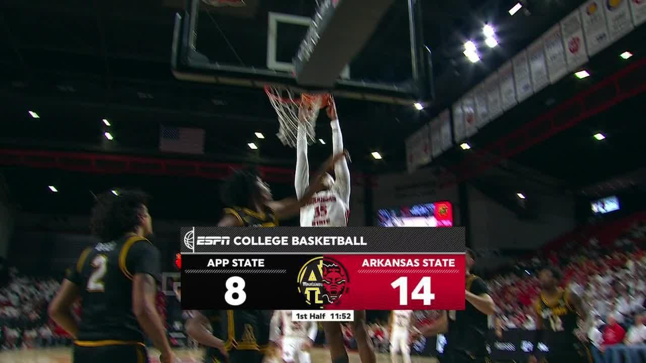 Izaiyah Nelson throws down big slam dunk vs. Appalachian St ...