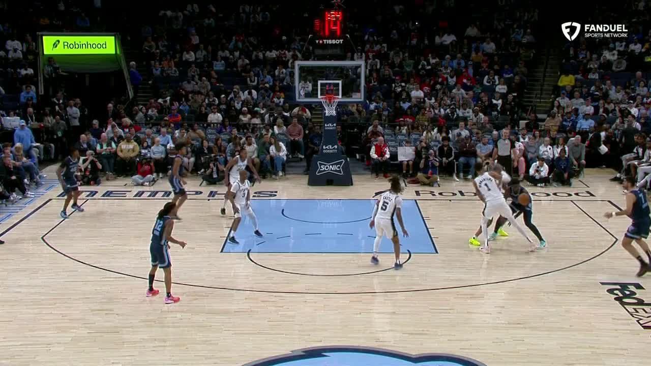 Victor Wembanyama rocks the rim with dunk - ESPN Video