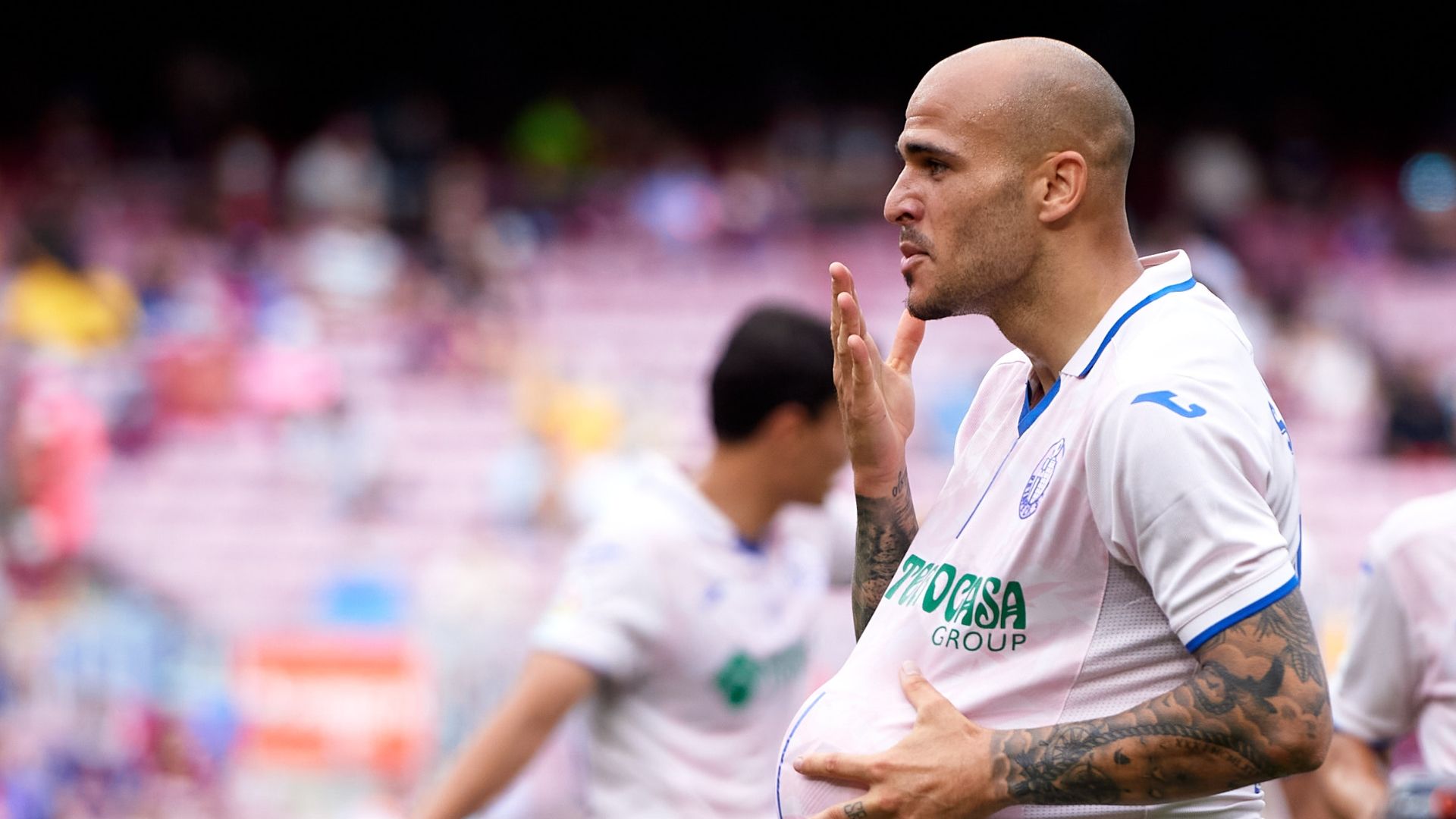 Getafe stuns Barcelona with first goal of the season - ESPN Video