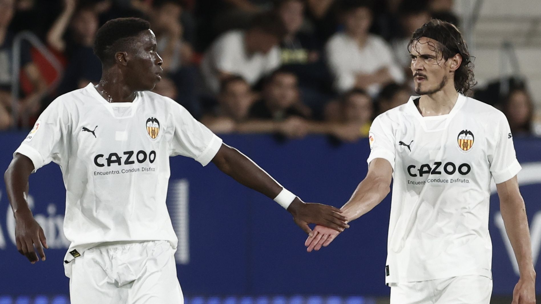 Valencia ease to win despite Cavani missed penalty - ESPN Video