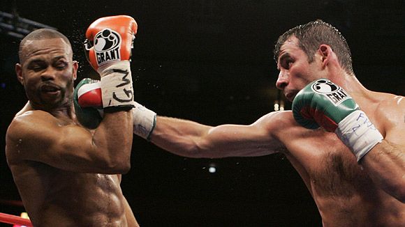 Joe Calzaghe dominates Roy Jones over 12 rounds to stay undefeated - ESPN