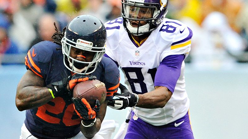 Tim Jennings of Chicago Bears goes inside the play - ESPN