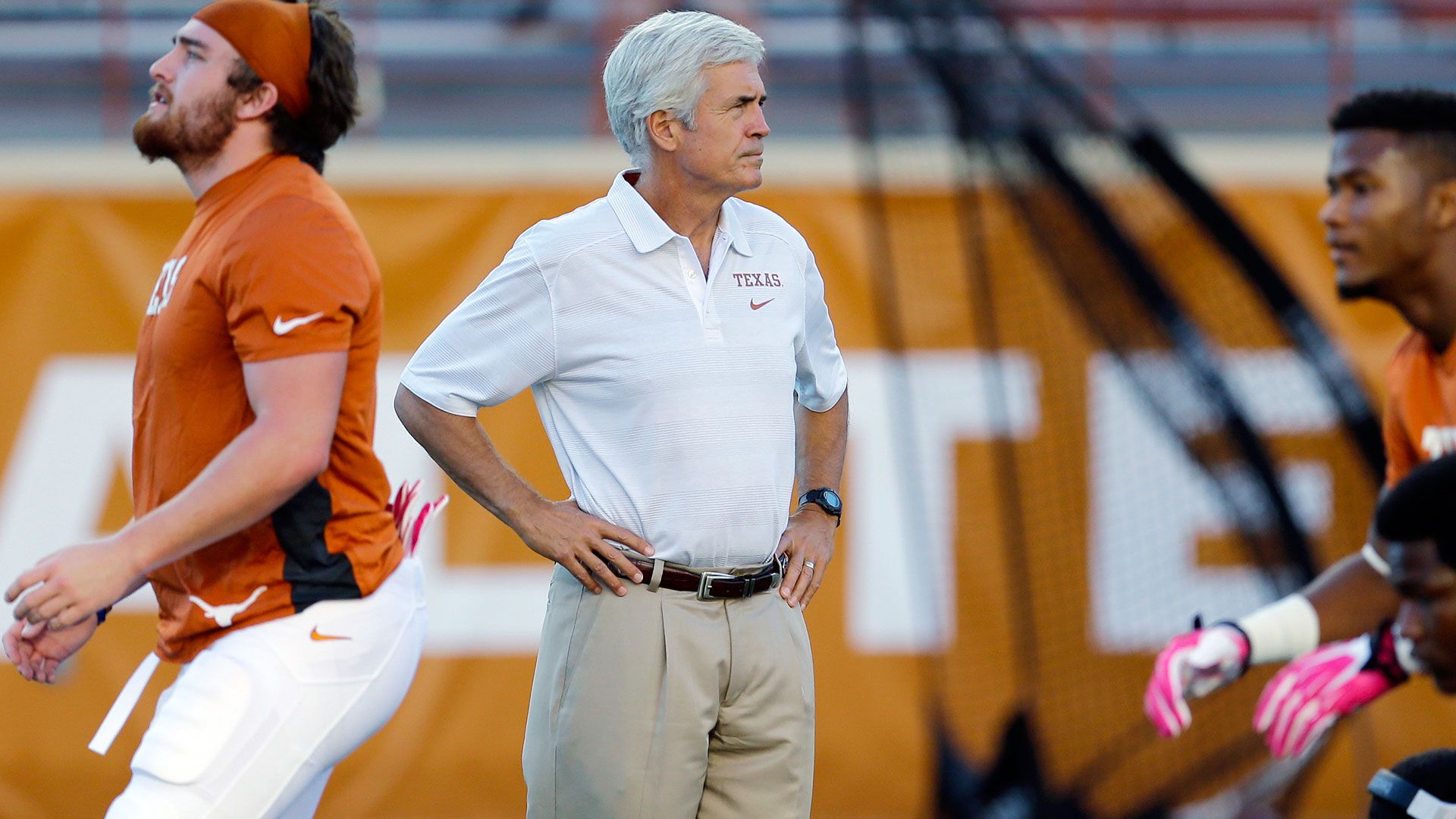 Texas Longhorns coaches Major Applewhite Greg Robinson pressure vs. OU ...