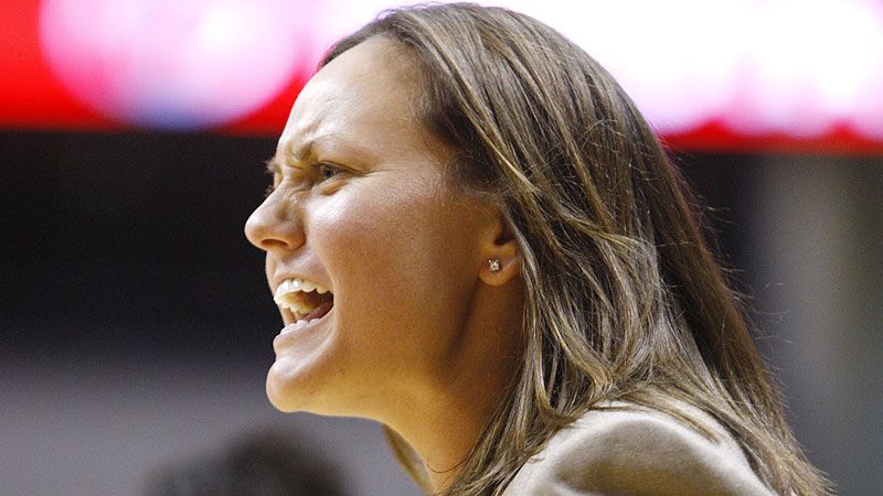 Xavier coach Amy Waugh resigns - ESPN