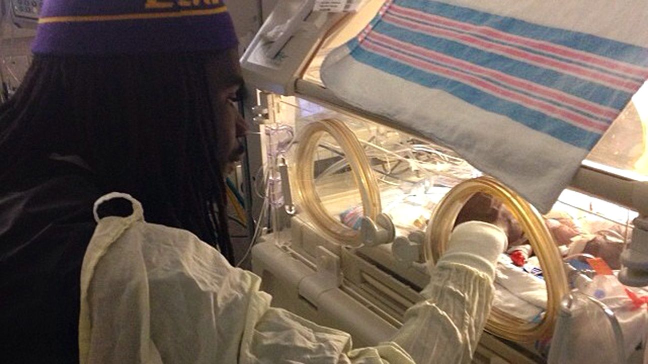 Son's battle an eye-opener for LSU Tigers WR Quantavius Leslie - ESPN ...