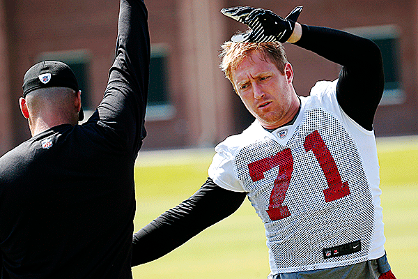 In reality, Atlanta Falcons' Kroy Biermann not distracted - ESPN - NFL ...