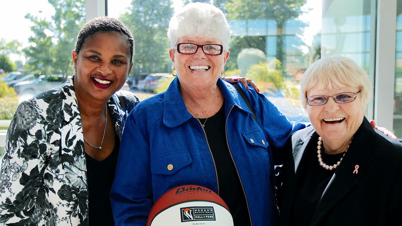 Yolanda Griffith, Lin Dunn, 1976 U.S. Olympic team inducted into Women ...